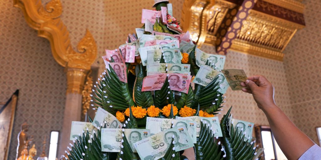 50 Unique Customs And Traditions From Around The World That Make No ...