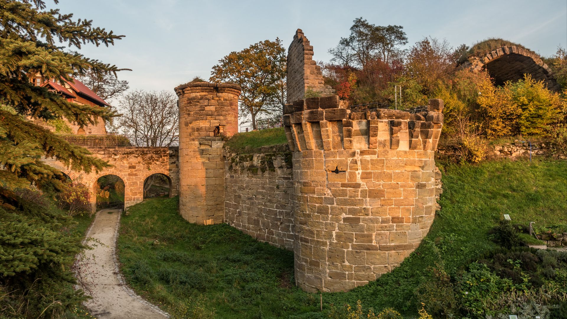 40 Abandoned Castles From Around The World - RoughMaps