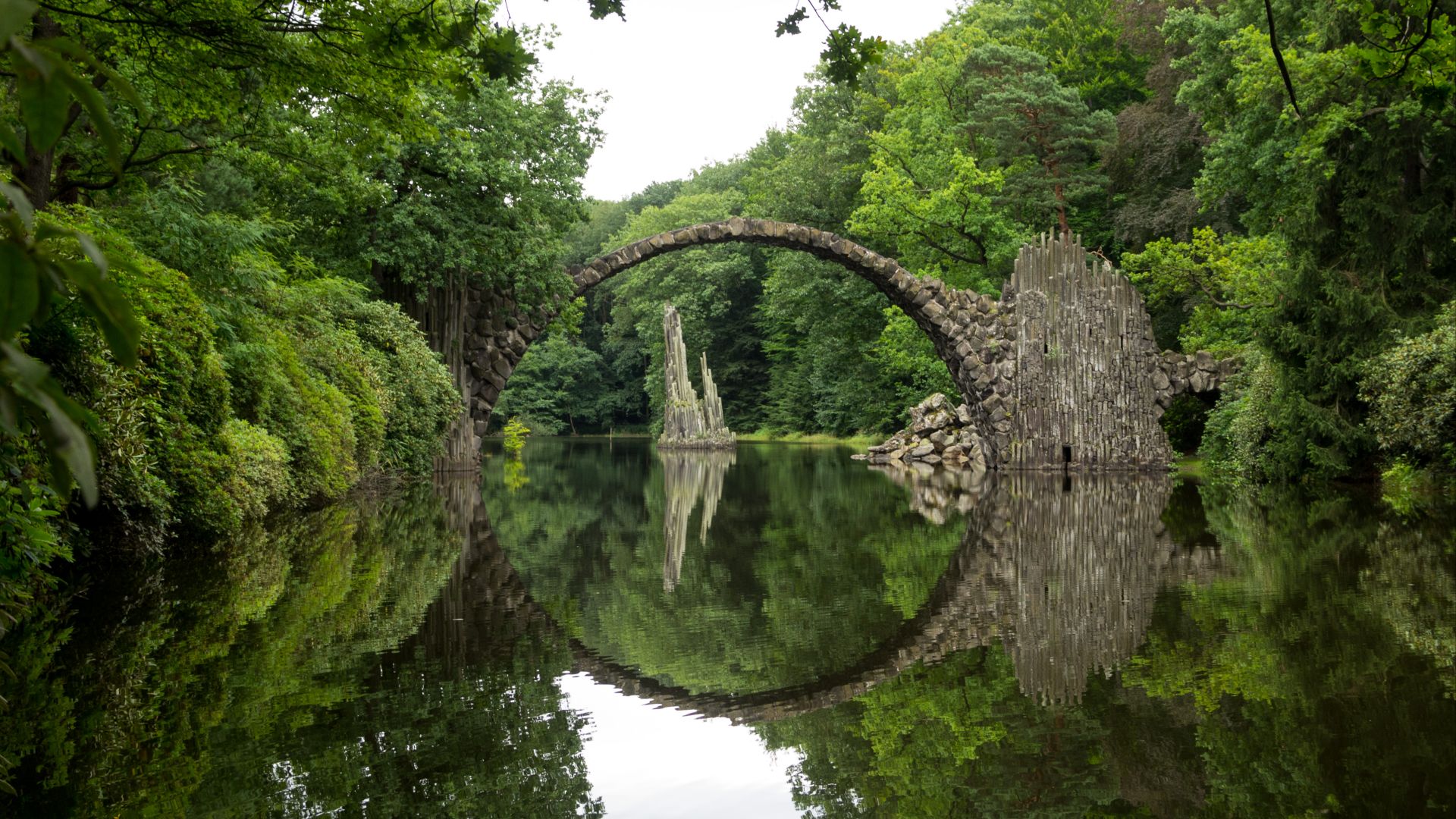 The 30 Coolest Bridges In The World - RoughMaps