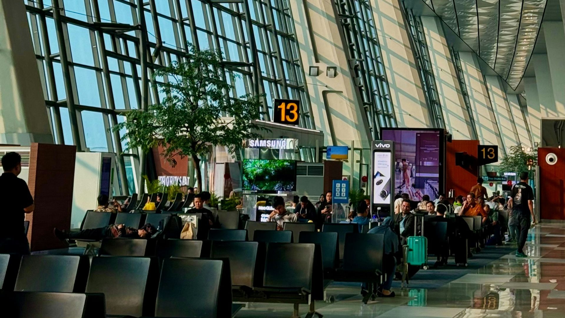 Stop Fighting With TSA: 20 Tips For Easier Airport Security - RoughMaps