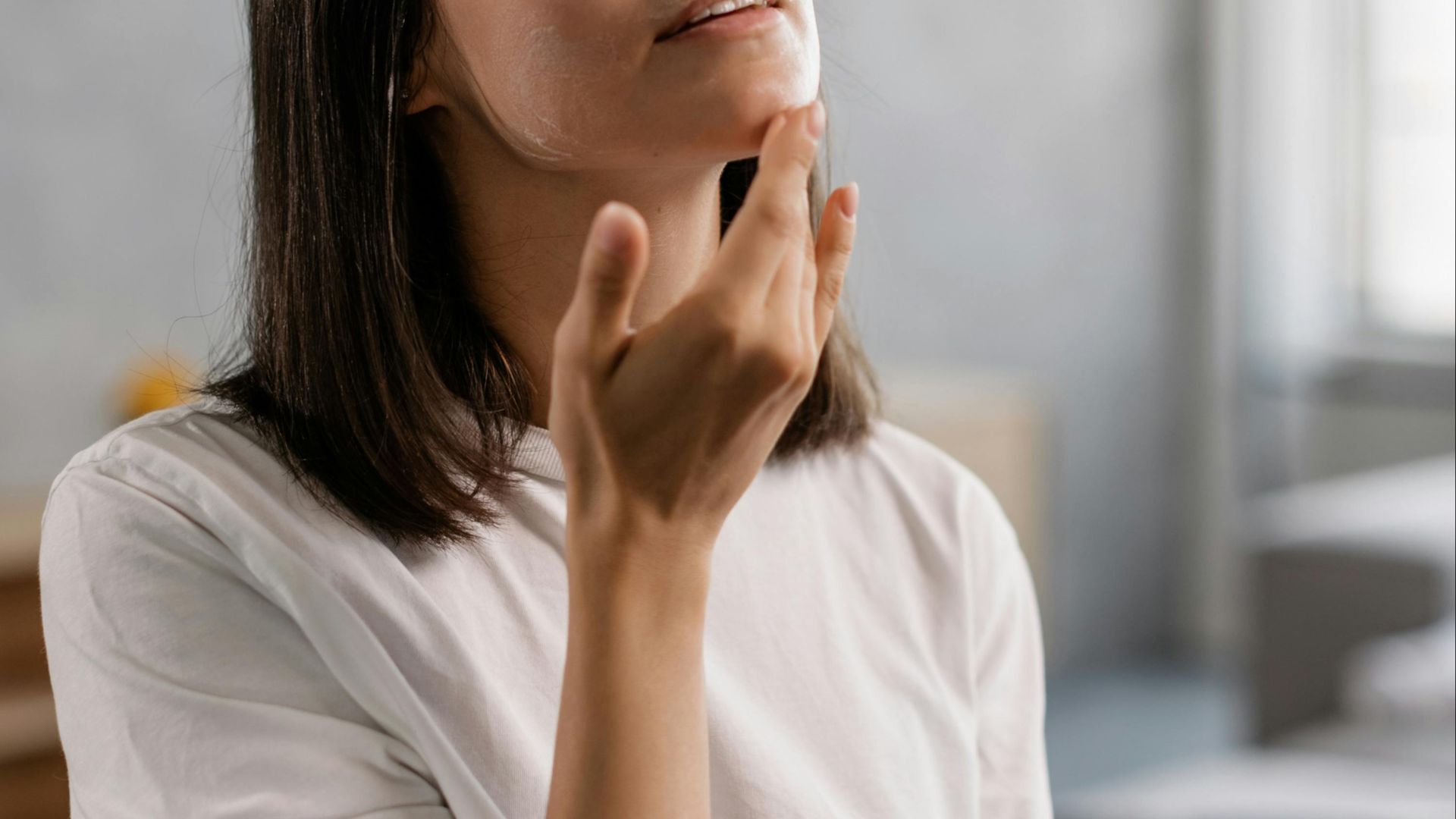 20 Offensive Gestures You Should Never Do in These Countries - RoughMaps