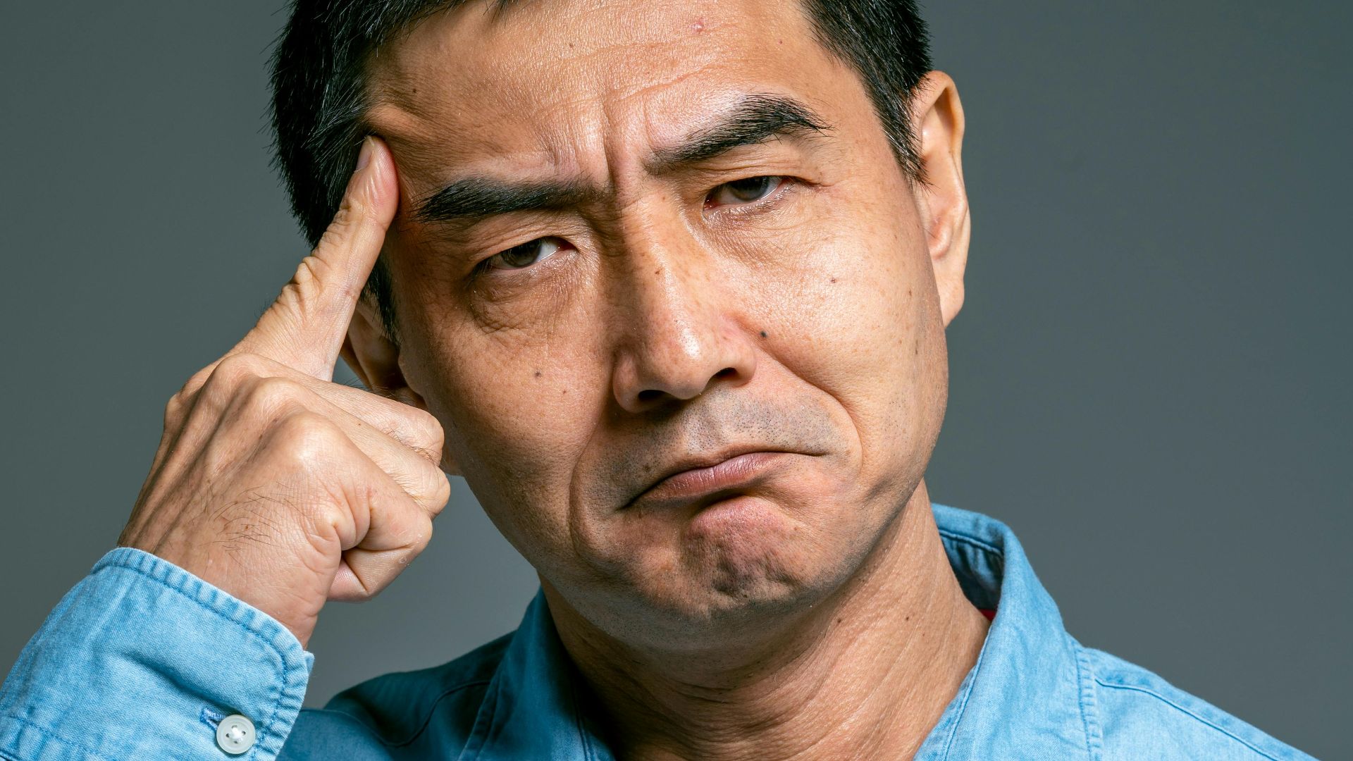 20 Offensive Gestures You Should Never Do in These Countries - RoughMaps