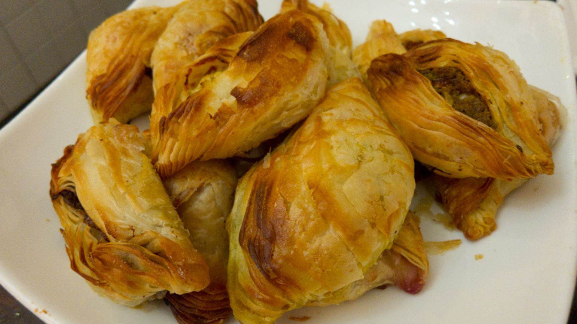 What Is The Most Iconic Food From Every Country? - RoughMaps