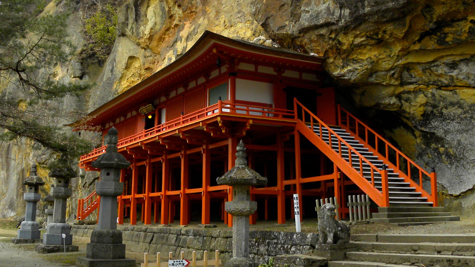 The World's Most Gorgeous Spots Built Into Cliffs - RoughMaps