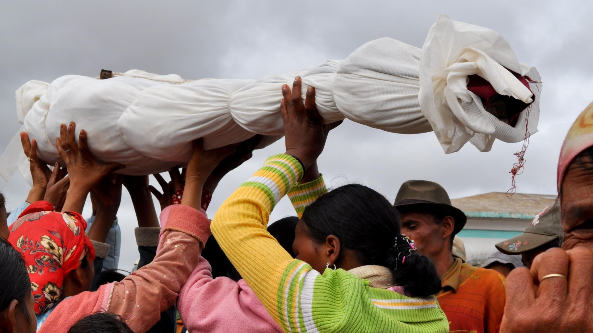 50 Unique Customs And Traditions From Around The World That Make No ...