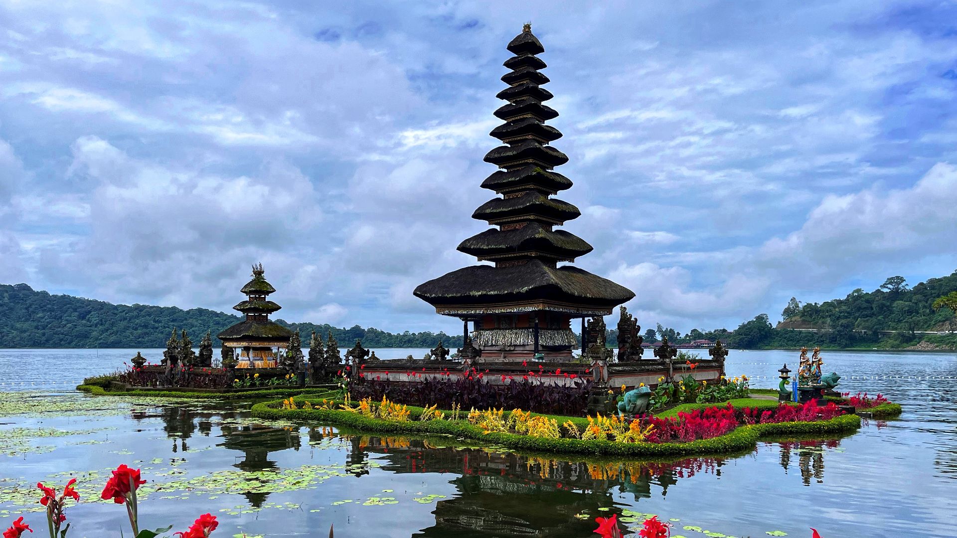 Pray In Peace: The 20 Most Beautiful Temples In The World - RoughMaps