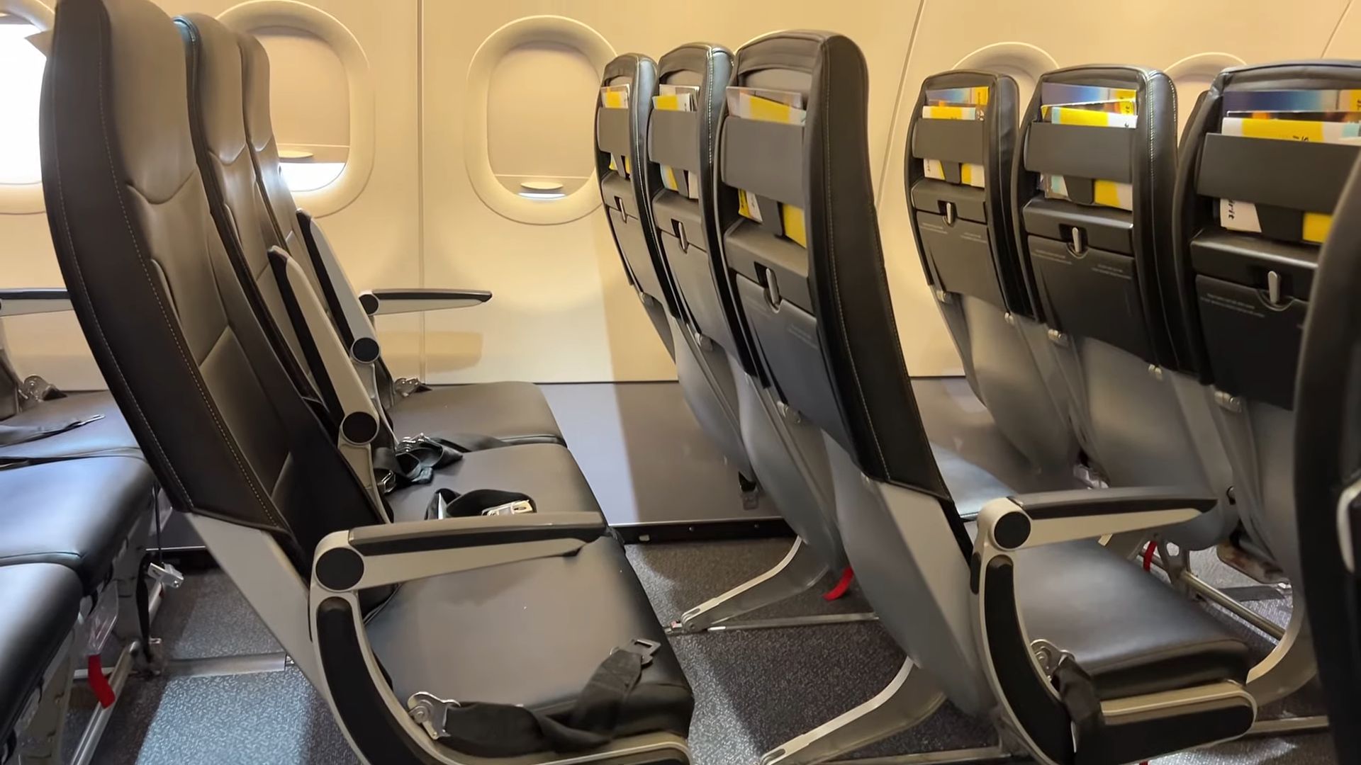 10 Airlines With The Worst Economy Class & 10 With The Best - RoughMaps