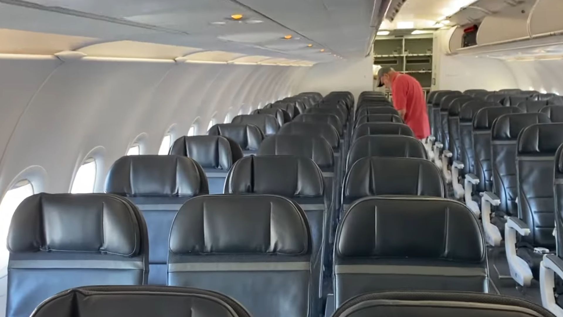 10 Airlines With The Worst Economy Class & 10 With The Best - RoughMaps