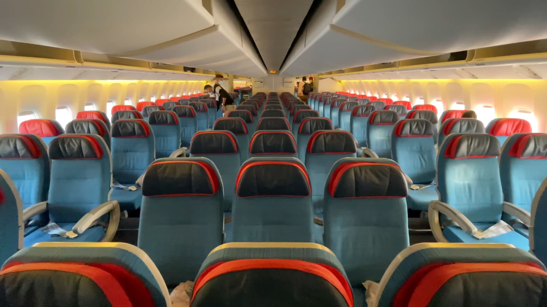 10 Airlines With The Worst Economy Class & 10 With The Best - RoughMaps