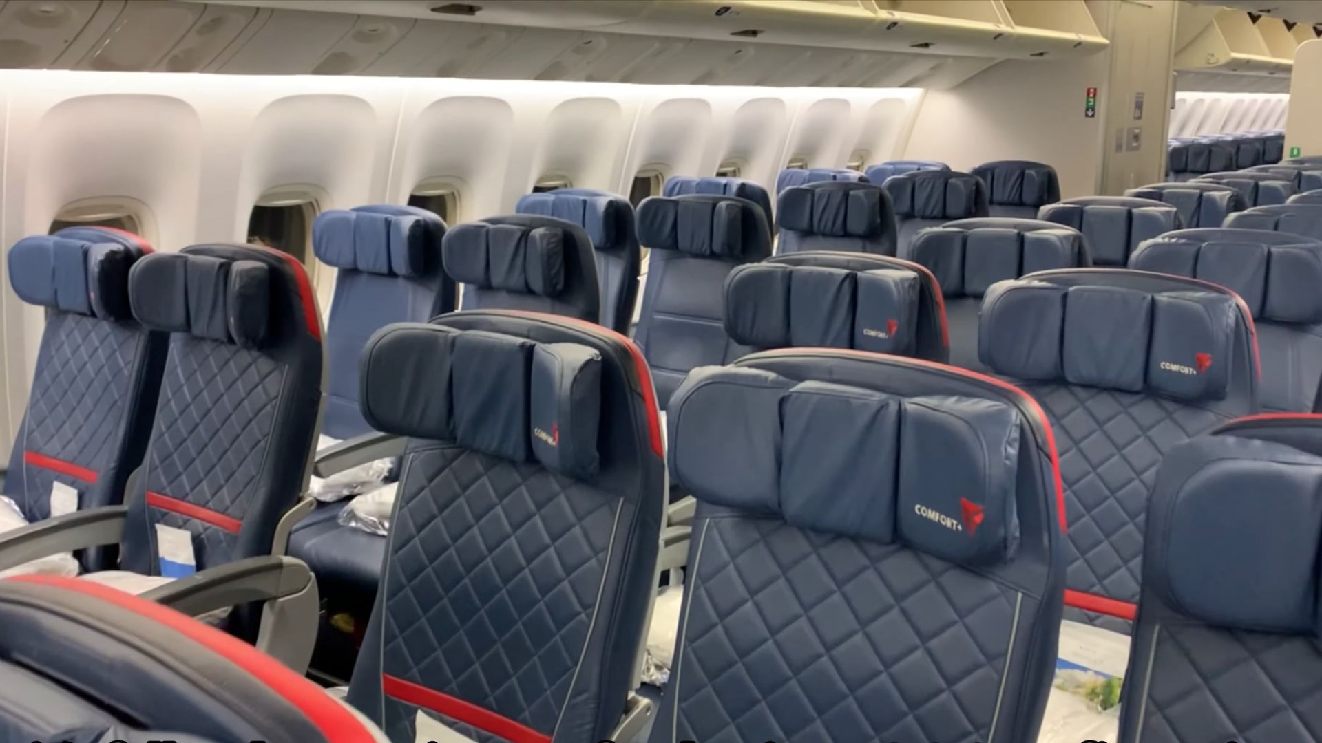 10 Airlines With The Worst Economy Class & 10 With The Best - RoughMaps