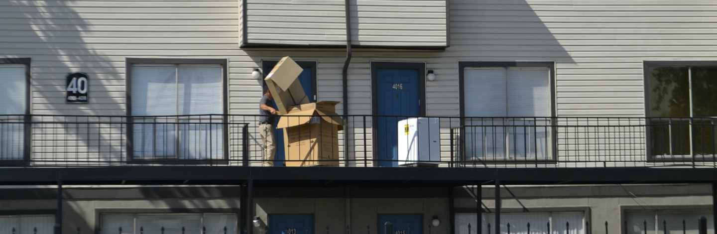 Movers From Around The World Share The Weirdest Things They Have Ever ...