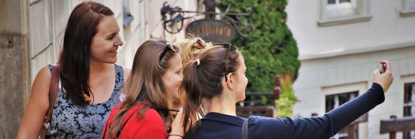 Tour Guides Share Their Idiot Tourist Stories – RoughMaps